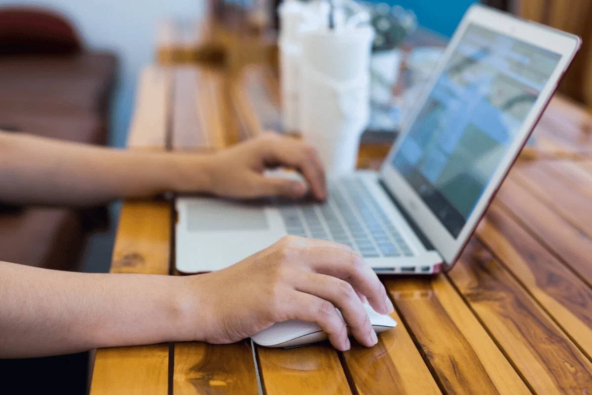 Digital Freight Forwarding for SMBs: Benefits & Tips