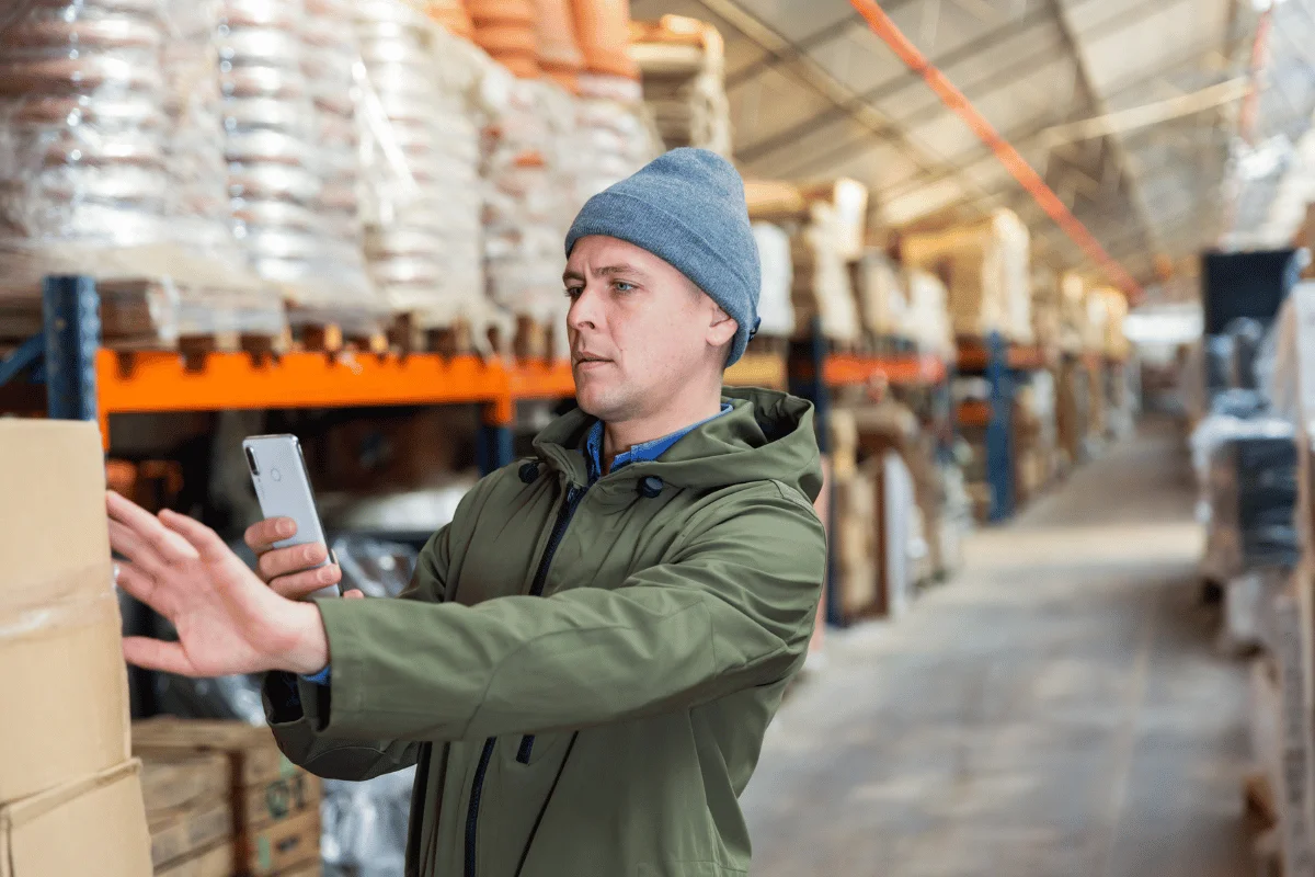 Freight Forwarder vs Common Carrier: Importer Guide