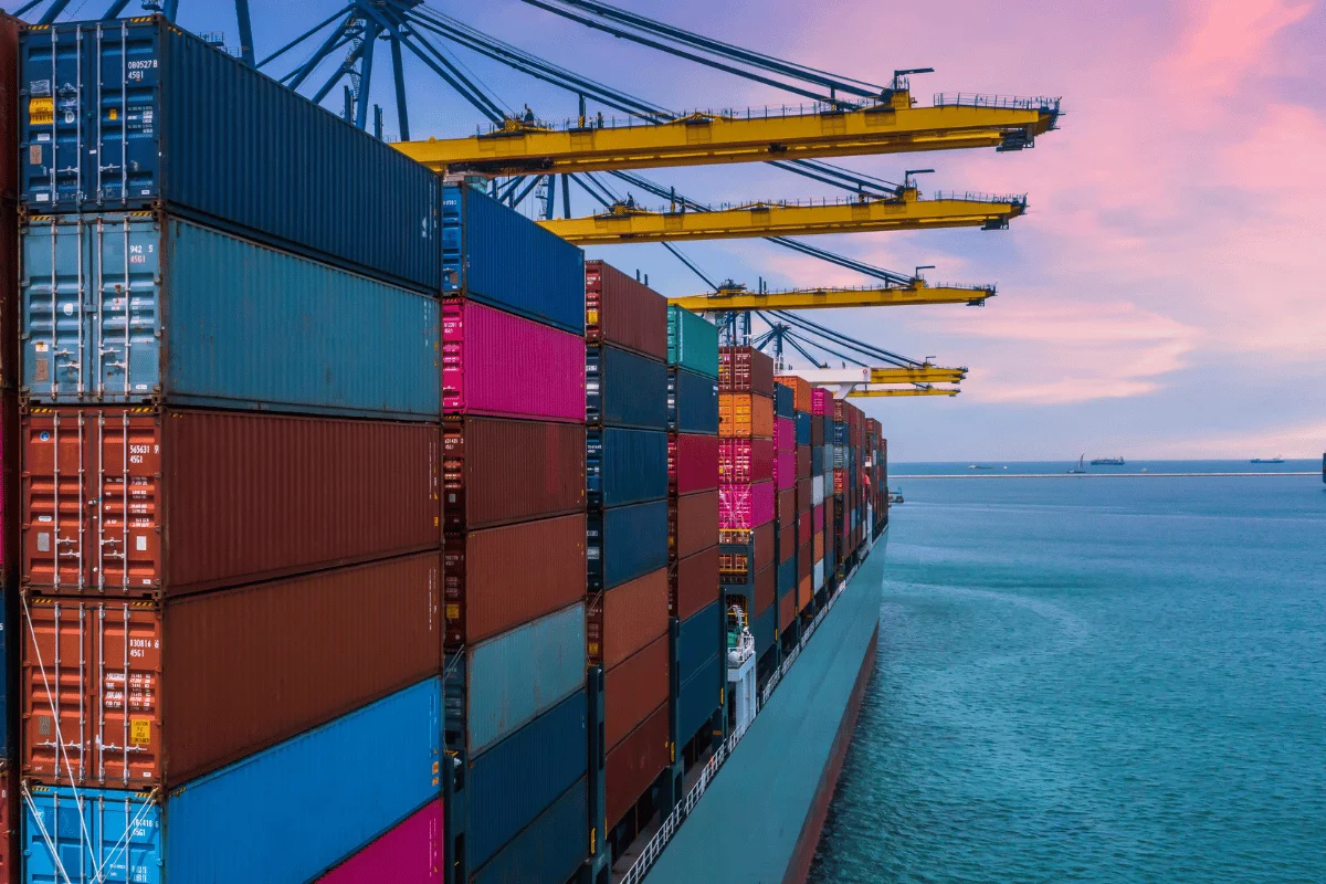 Freight Forwarder vs. Common Carrier: A Guide for Importers